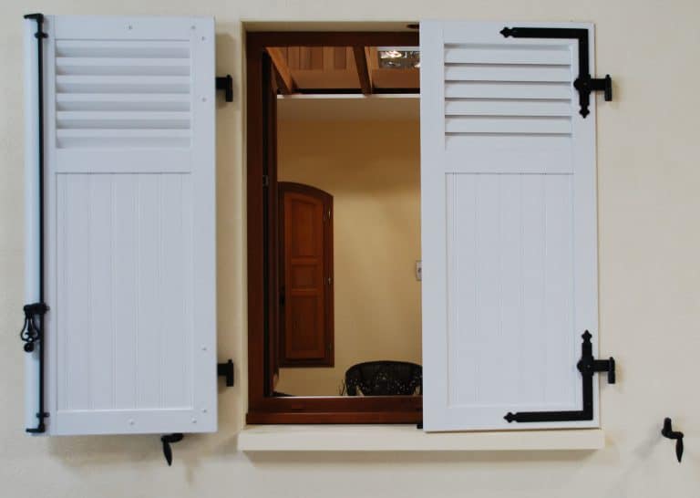 Volets battants persiennés PVC - Portes et Volets Prevot