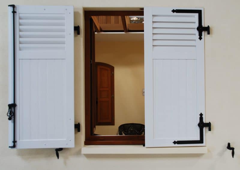 Volets battants persiennés PVC - Portes et Volets Prevot